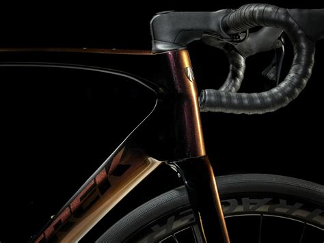 Trek Domane Slr 9 Gen 4 Carbon Road Bike 2025 In Axinite Flip