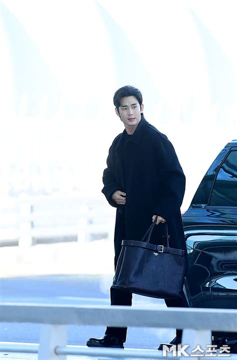 김수현 ‘서 있기만 해도 화보느낌 Mk포토 Mk빌리어드