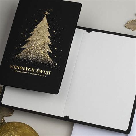Czarna kartka świąteczna z ozdobną choinką z Twoim logo Giftemotion