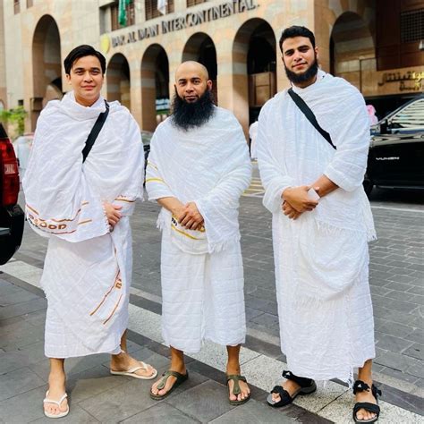 Potret Perjalanan Umrah Billy Syahputra Cukur Rambut