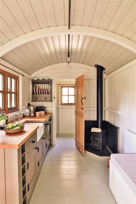 10 Idées De Roulotte En 2025 Mini Maison Roulotte Roulotte En Bois