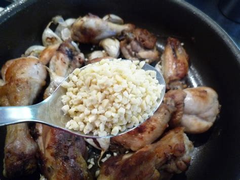 Cocinando Con Lola García Pollo Al Ajillo Con Patatas