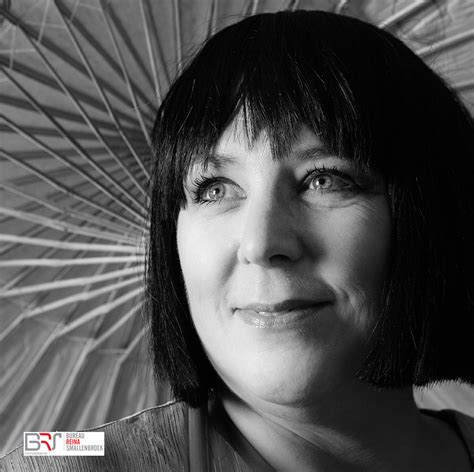 Iris B Portret Bureau Reina Smallenbroek