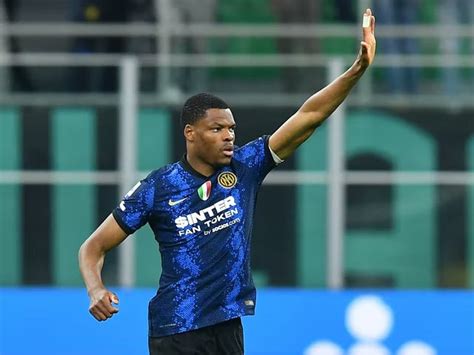 Erik Ten Hag Keen On To Bring Denzel Dumfries At Old Trafford