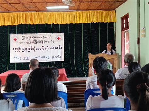 ပုလောမြို့နယ်၌ ရှေးဦးသူနာပြုစုခြင်း အခြေခံ သင်တန်းဆင်း လက်မှတ်များပေးအပ