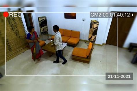 国外监控下，男主人骚扰女保姆，刚好被女主人看到，后果很严重女主人监控后果