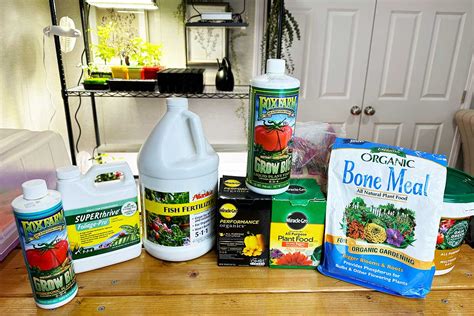 Organic Fertilizer Vs Synthetic Fertilizer Geeky Greenhouse