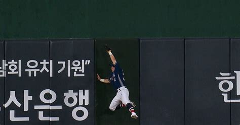 Nc 손아섭 정확한 타이밍에 뛰어올라 타구 캐치
