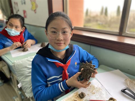 省级非遗刘氏泥塑进校园系列河套街道中心小学非遗课堂现场花絮 青岛刘氏泥塑工作室 知临堂 佛像神像制作 修补修复 彩绘贴金