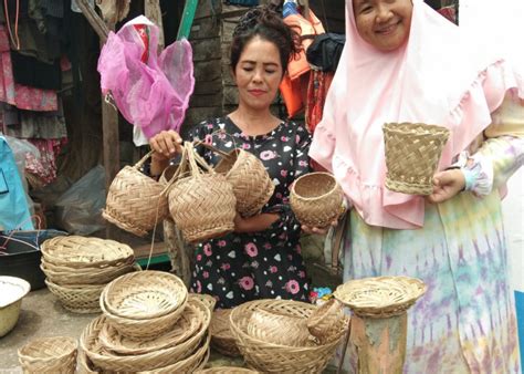 yuk ke kampung wisata anyaman daun nipah souvenir cantik made in