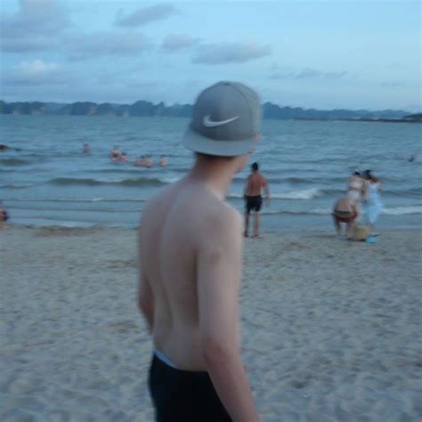 Tại sao đổ lên bạn k tắt nguồn xử lí luôn mà tiếp tục dùng thế