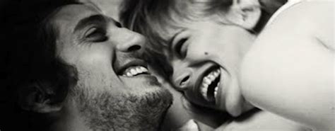 Come Far Ridere Una Donna In Sole 3 Mosse Lovepedia Magazine