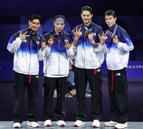 韓 펜싱 역사 새로 쓴 뉴 어펜져스 단체전 3연패 오상욱은 2관왕 한국일보