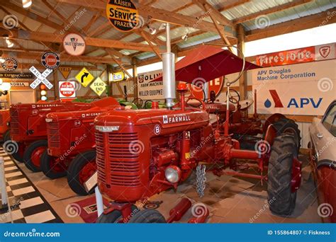 Vecchi Trattori Agricoli B D 4 E D 6 Fotografia Editoriale Immagine