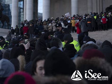 Live Жагсаалын нөхцөл байдал хүндэрч хэв журам зөрчигдөж эхэлсэн тул иргэдийг очихгүй байхыг