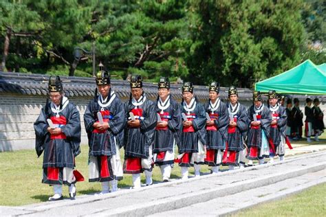 朝鮮王室後代至今還保持穿十二章冕祭祀宗廟的禮儀 每日頭條