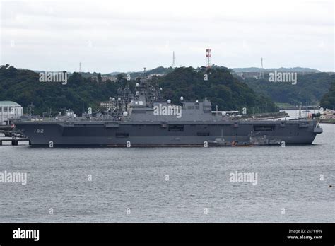 Hyuga Class Helicopter Carrier Js Ise Ddh 182 Fotos Und Bildmaterial