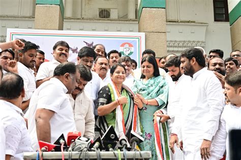 Hyderabad Deputy Mayor Leaves Brs Joins Congress
