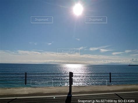 太陽が輝いている湘南の海の写真・画像素材[6271658] Snapmart（スナップマート）