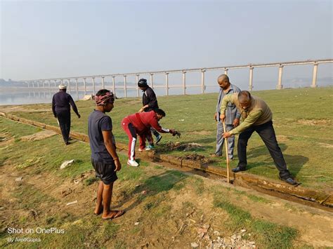 यमुना तट पर स्थित स्नान कुंड व लंबी नाली की सफाई की Cleaned The
