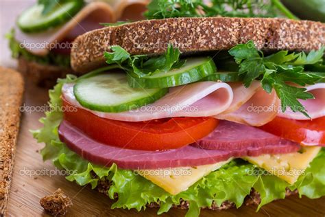 Sándwich saludable en pan integral