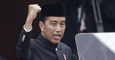 인도네시아 독립기념일 행사에 학생 히잡 금지 시끌