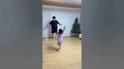 우리 부부는 나는솔로 애청자이다 집에서도 이렇게 노니 안이가 너무 좋아한다 ㅋ ㅋ Youtube
