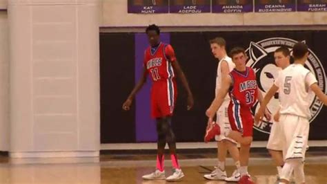 Video Bol Bol Son Of Ex Nba Player Manute Bol Was Dominant In His