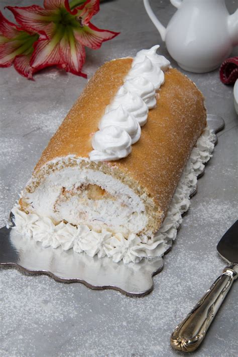 Pastry Cream Pionono Peruvian Sponge Cake Eat Peru