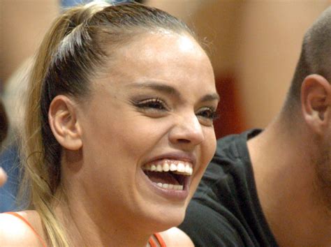 ХИТ Софија открила како је отишла са венчања и насмејала све