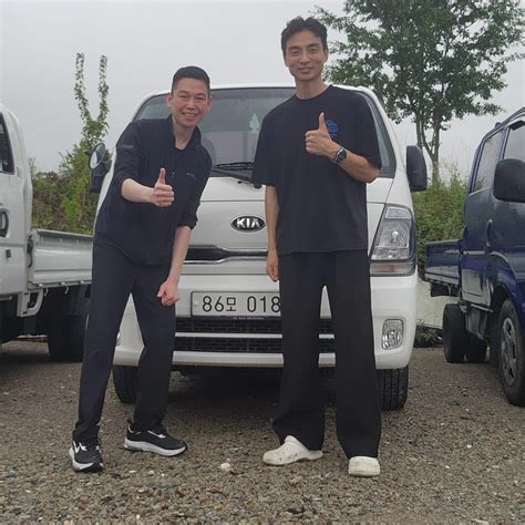 중고차 오늘은 제가 중고차 시장에 들어왔을 때 쯔음 부터 쭈욱 알고 지내는 분 입니다 ㅎㅎ 가족이 탈 차량 전부 제가 진행했던게 생각납니다 맨처음 매매했을 때 차량에