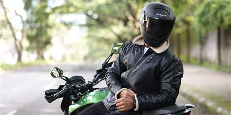 What Is A Tinted Visor And How To Use It Vega Auto Accessories Limited