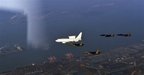 [포토] 평택항을 내려다보는 공군 전투기 편대