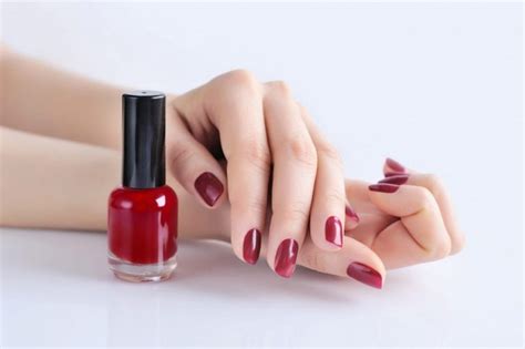 How To Apply Nail Polish Perfectly Like A Pro