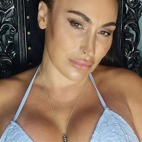 Themodernwifeofficials Profile Porn Vids Pics And More Manyvids Manyvids