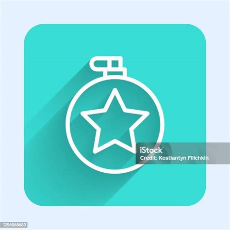 긴 그림자로 격리 된 화이트 라인 캐틴 물병 아이콘 관광 플라스크 아이콘 캠페인에서 물 사용 항아리 녹색 정사각형 버튼입니다 벡터 일러스트레이션 관광객에 대한 스톡 벡터