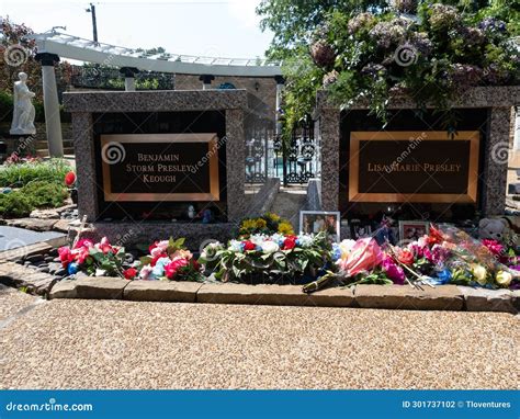 Graves Of Lisa Marie Presley And Her Son Benjamin Storm Presley Keough