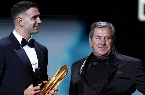 Emiliano Dibu Martínez ganó el Trofeo Yashin 2023 LaProvinciaNews
