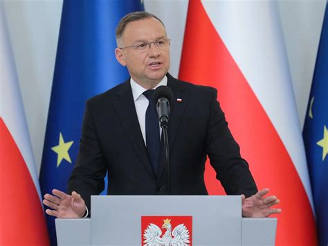 Ustawa dot gotówki z podpisem prezydenta Dudy