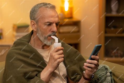 Free Photo Side View Man Using Nebulizer