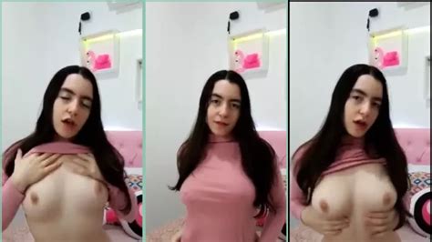 Carolina Lis exibindo seu belo busto em um vídeo gratuito no OnlyFans