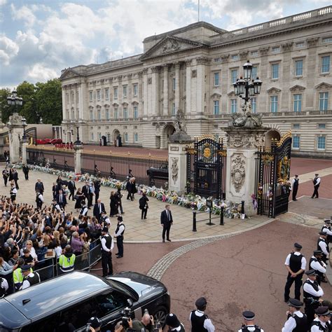 Buckingham Palace Queen Elizabeth