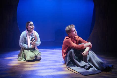 Review Hansel And Grettel The Most Fun Youll Have This Christmas