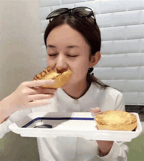 杨幂爱甜食胖上两三斤不是事 热巴带火家乡特产而她的饮食超健康