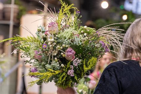 Classic Style Hand Tied Bouquet Workshop In London