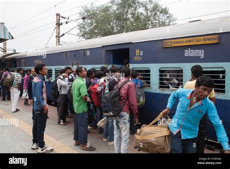 Indien Zug Passagiere Fotos Und Bildmaterial In Hoher Auflösung Alamy