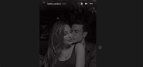 Anna Tatangelo Baci Passionali Con Il Fidanzato Mattia Narducci Le