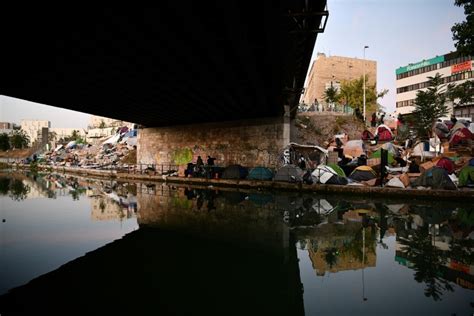 Police Clear Migrant Camp Outside Paris At High Virus Risk Capital News