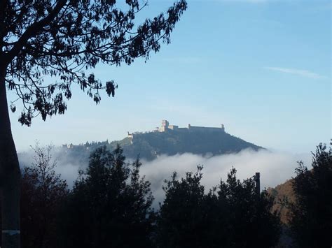 Il Natale Di Assisi Presepi Mercatini Tante Luci E Colori