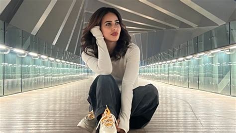 فيديو هدير عبد الرازق الجديد، البلوجر تتسلق سور فيلا طليقها الايام المصرية